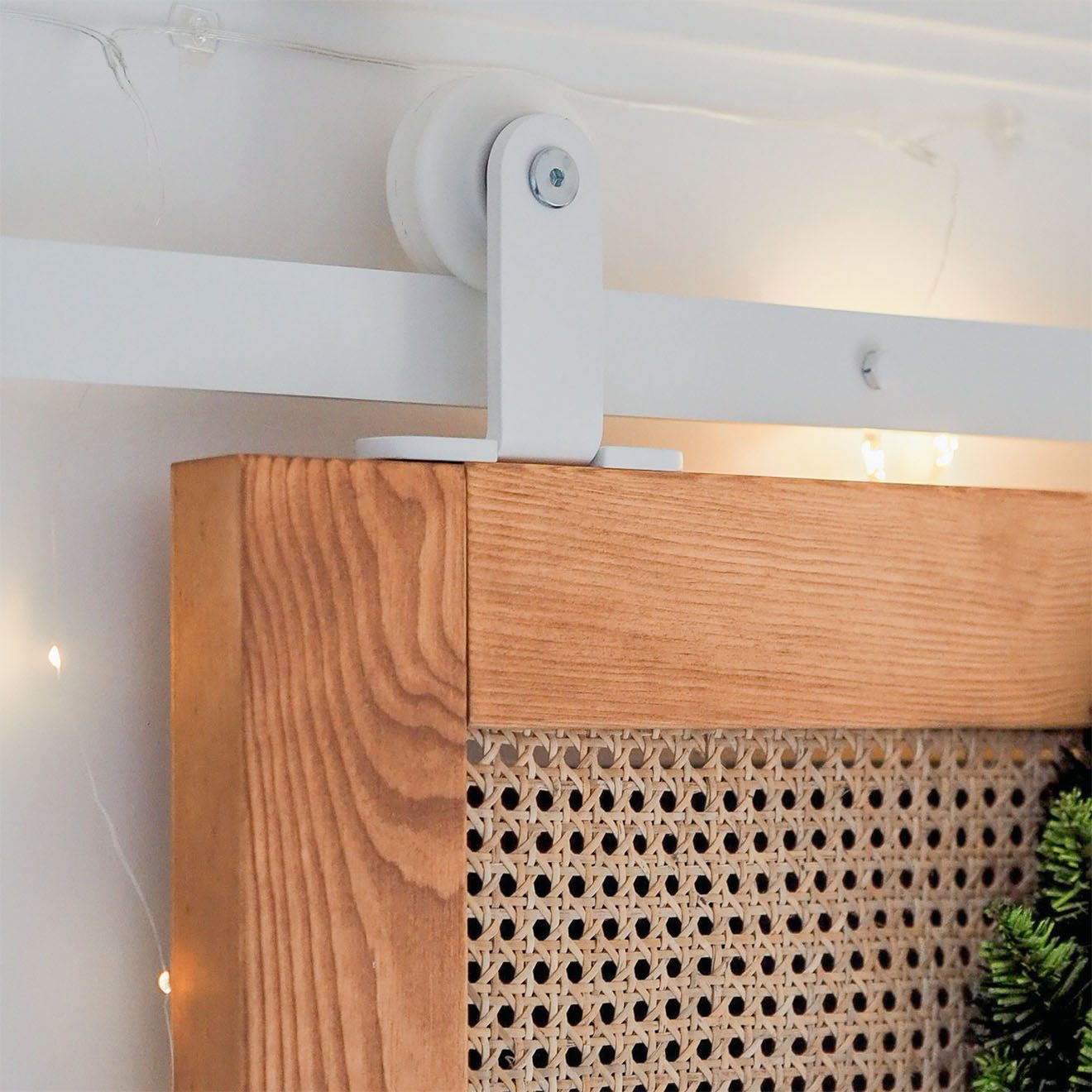 Drzwi do garderoby z rattanu i drewna | RENOdrzwi